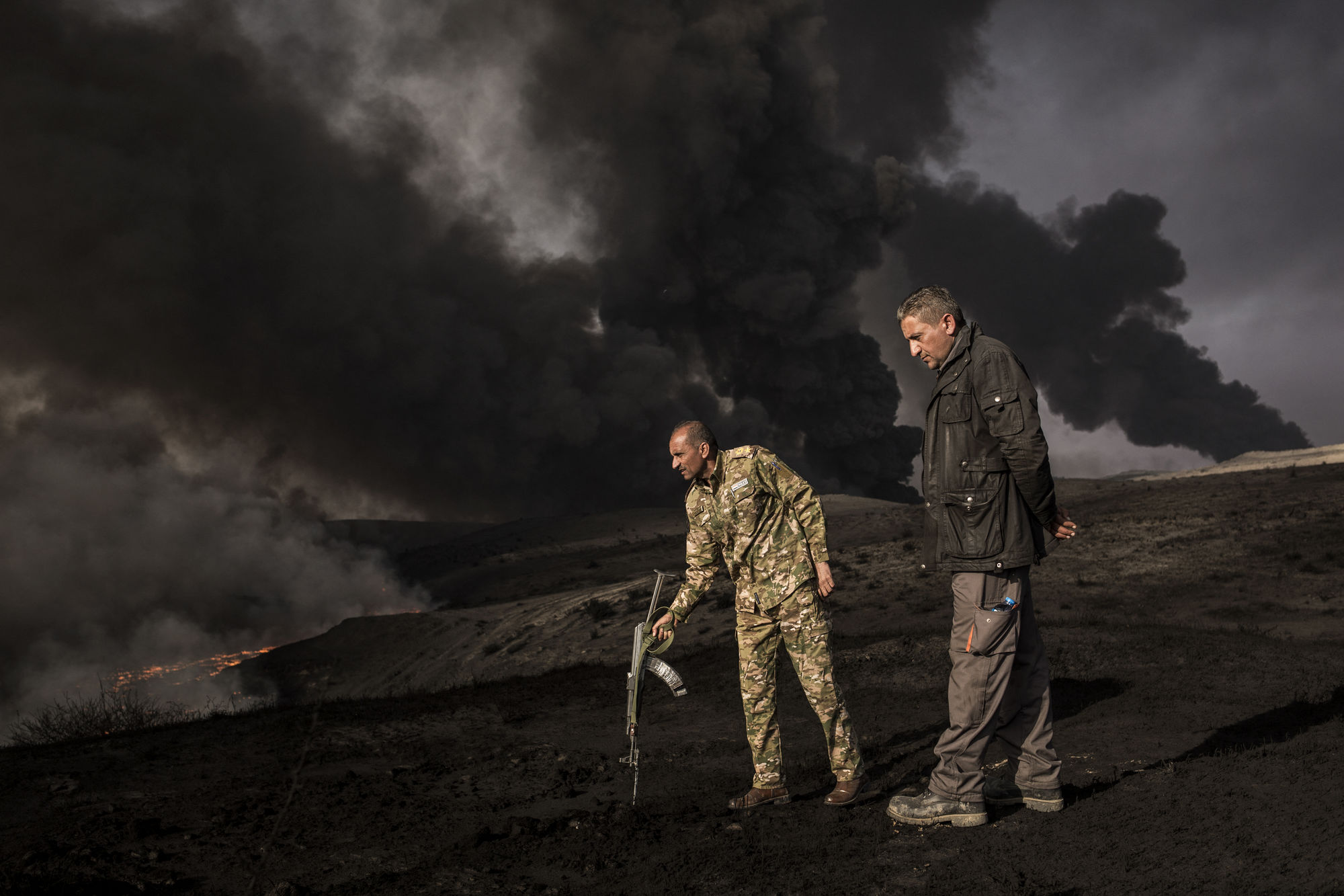Puits de pétrole en feu - Irak (Arnaud Finistre) | hanslucas.com
